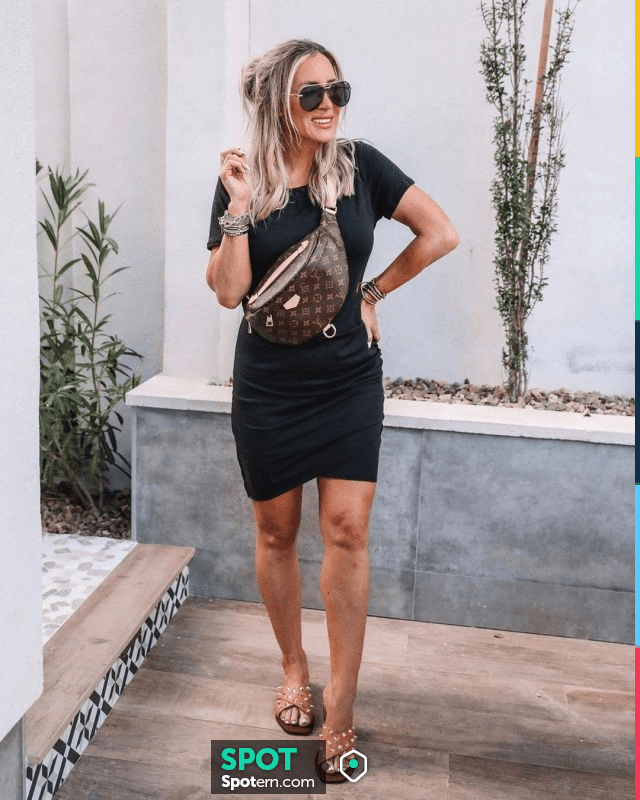 San­dals of Kim Blank on the Instagram account @liveloveblank | Spotern