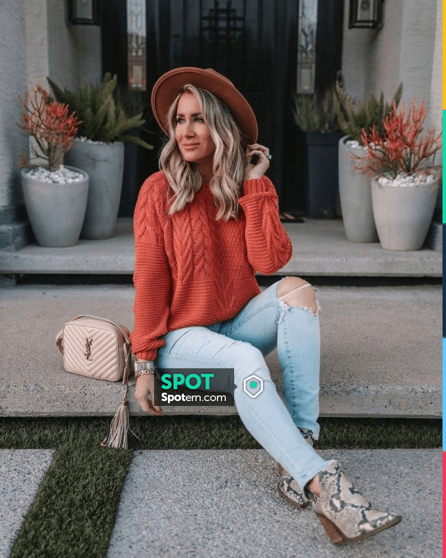 Ripped Skin­ny Ankle Jeans of Kim Blank on the Instagram account ...