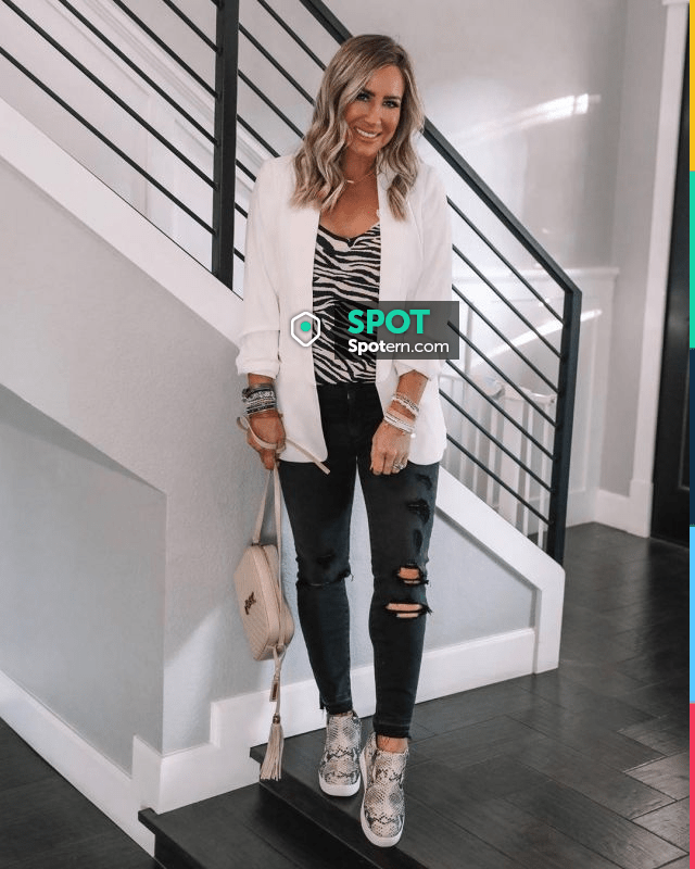 Blazer blanco de Kim Blank en la cuenta de Instagram @liveloveblank ...