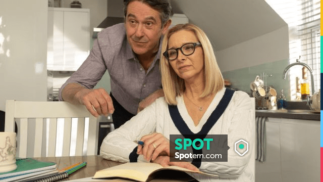 White sweater worn by Linda (Lisa Kudrow) in Feel Good (S01E02) | Spotern