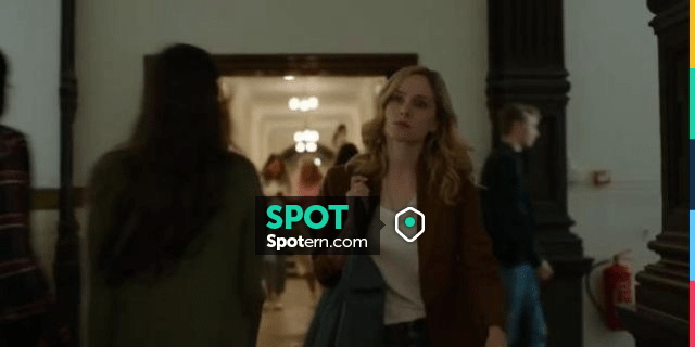 White T-shirt worn by Emily (Sophie Rundle) in The Nest Season 1 ...