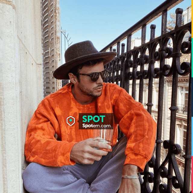 Le sweatshirt orange Reclaimed Vintage porté par Hugo Philip sur son ...