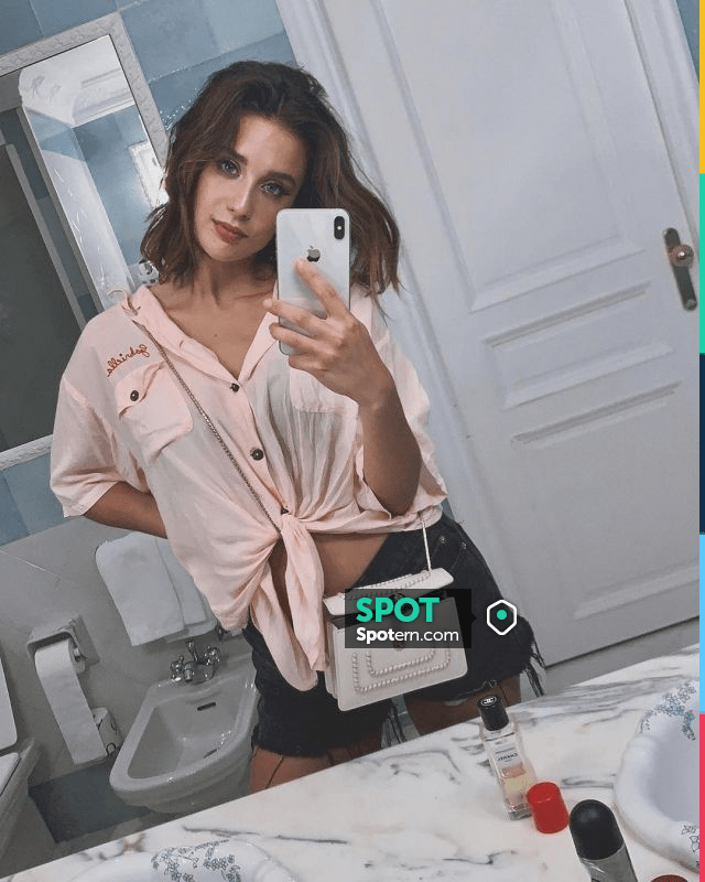 Le short en jean noir effilé de María Pedraza sur son compte Instagram ...