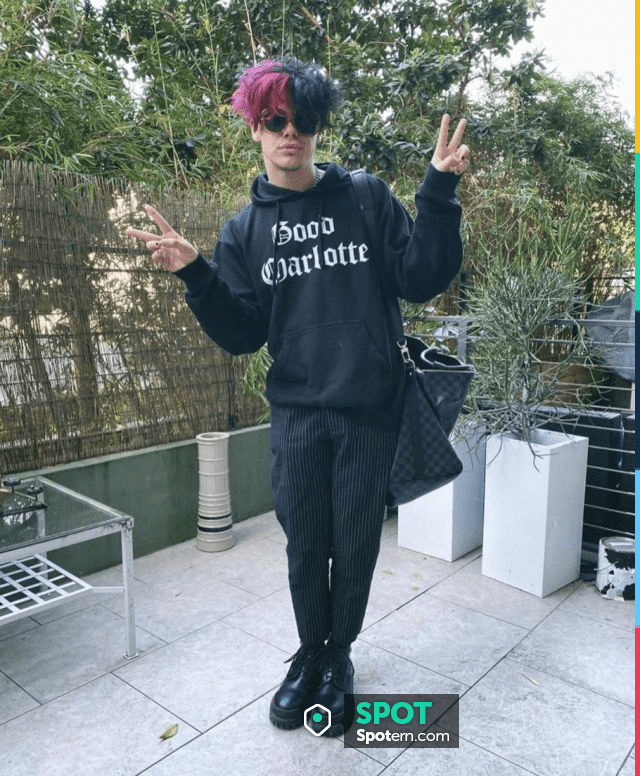 The black shoes worn by Yungblud on his account Instagram @yungblud ...