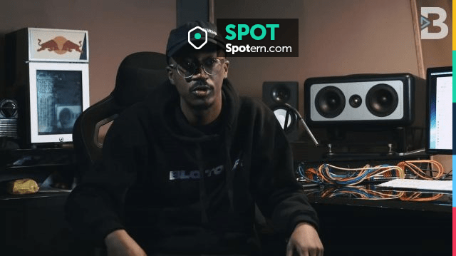 The black hat Veheme worn by Junior Alaprod in the video Hitmakr #12 ...