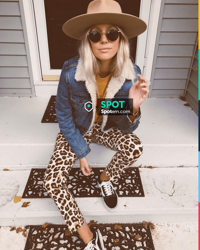 Levi's Sher­pa Jack­et of Halley Elefante on the Instagram account ...