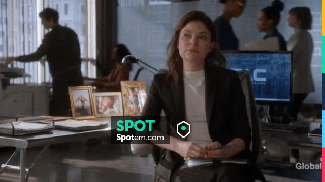 Caris­sa Pin­stripe Blaz­er worn by Taylor Rentzel (MacKenzie Meehan ...