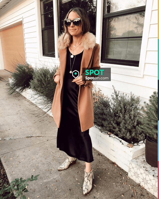 Gorjana Pen­dant Neck­lace of Shannon on the Instagram account ...