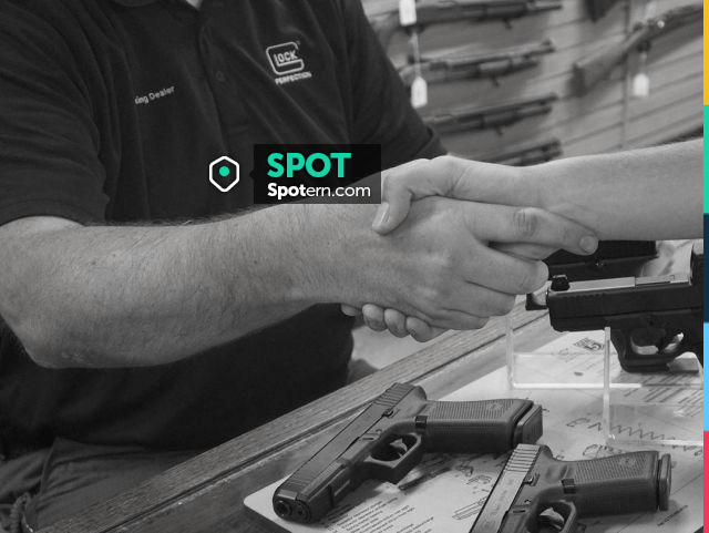 Polo Glock en negro como se ve en la cuenta de Instagram @glockinc ...