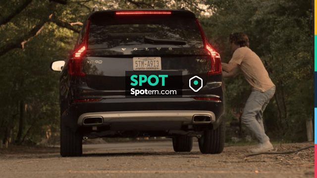 Volvo XC90 car driven by Sarah Cameron (Madelyn Cline) in Outer Banks ...
