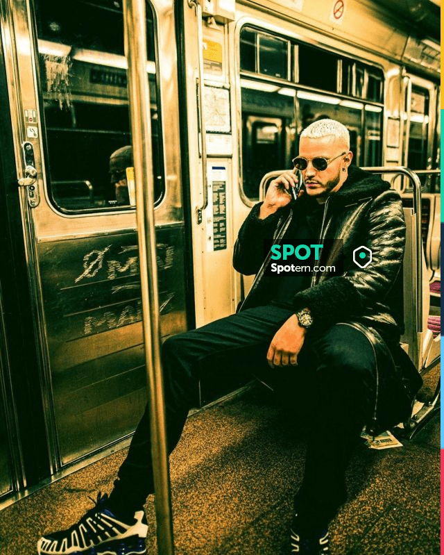 Le long manteau noir en cuir de DJ Snake sur son compte Instagram ...