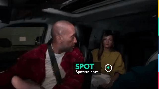 Yel­low Fond Sweat­shirt worn by Joya Barris (Rashida Jones) in # ...