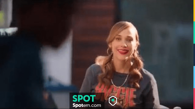 Black Print TShirt worn by Joya Barris (Rashida Jones) in #blackAF ...