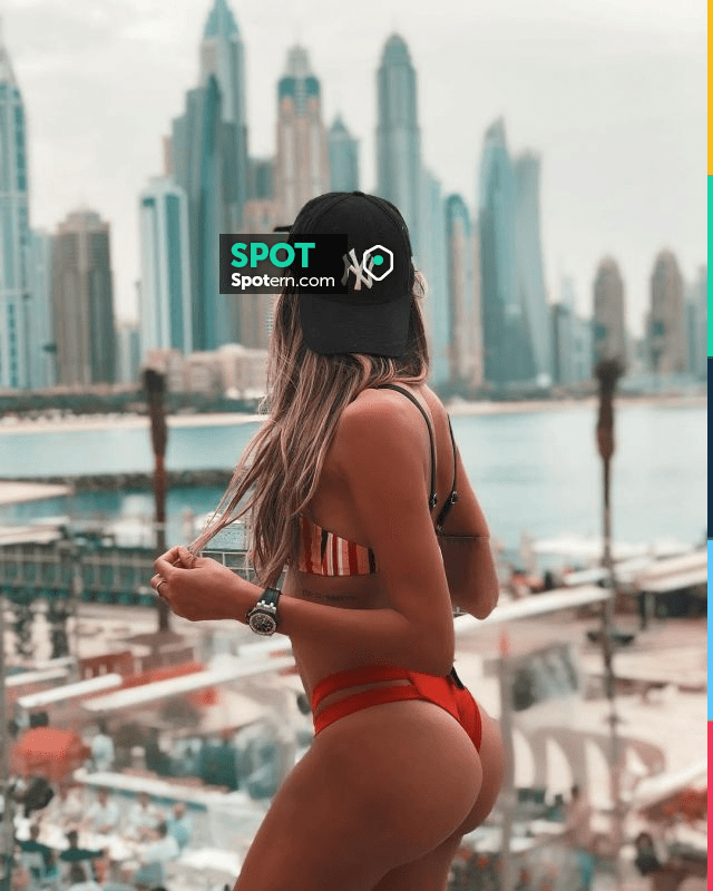 La casquette noire New Era des New York Yankees de Sonia Tlev sur son compte Instagram ...