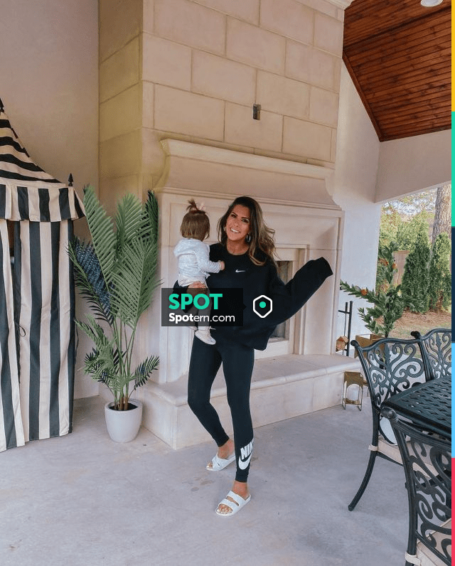 Sweat­shirt Black of Emily on the Instagram account @emilyanngemma ...