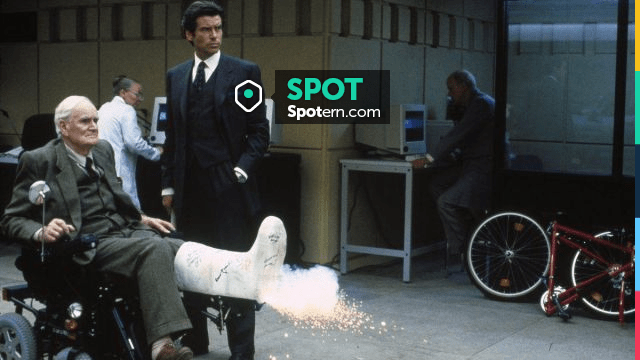 Brioni Navy Suit worn by James Bond (Pierce Brosnan) in GoldenEye | Spotern