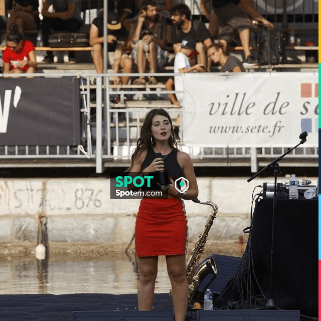 The top no sleeve black worn by Maïcee on his account Instagram ...