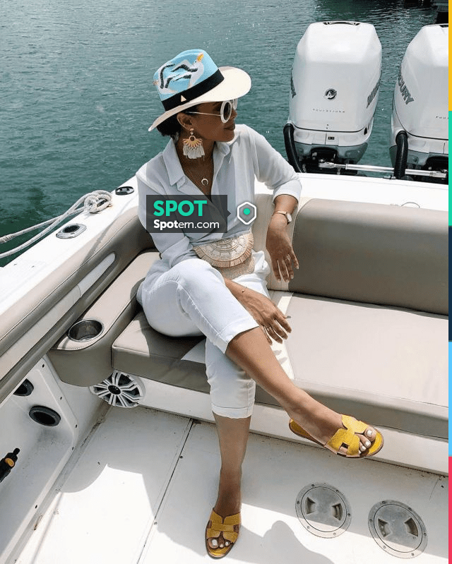 The white shirt Boohoo worn by Axelle It on his account Instagram @ax ...