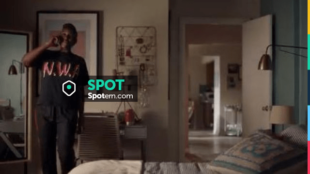 Black Graph­ic T-Shirt worn by Issa Dee (Issa Rae) in Insecure Season 4 ...