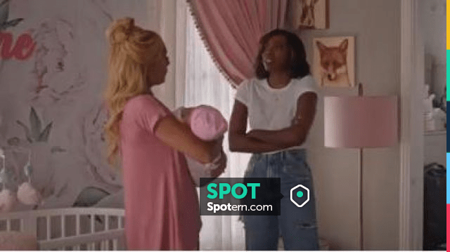 Cut Out Jeans worn by Molly Carter (Yvonne Orji) in Insecure Season 4 ...