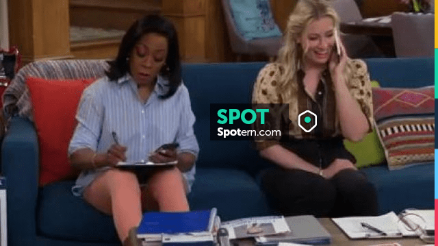 Brun Puff Sleeve Shirt porté par Gemma (Beth Behrs) dans Le Voisinage ...