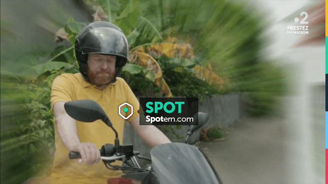 Le polo jaune porté par Dean Shanks (Steve Oram) dans Meurtres au ...