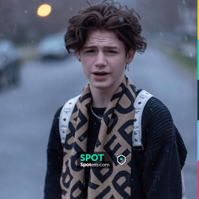 The scarf Burberry worn by Payton Moormeier on his account Instagram ...