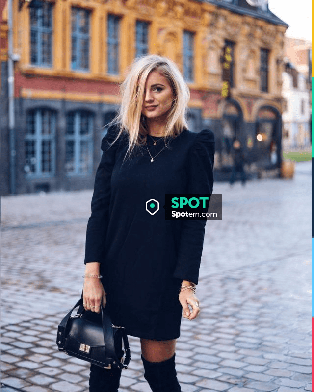 The dress with puffy sleeves Zara worn by Jess Me Up on his account ...