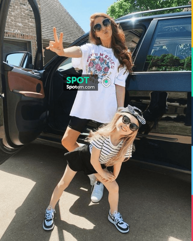 T-Shirt of Tara Gibson on the Instagram account @themrsgibby | Spotern