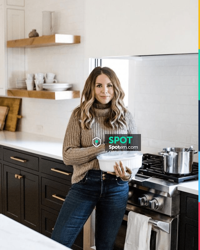 Pull à col roulé de Ashley Robertson sur l'Instagram account ...