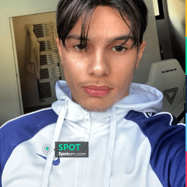 La veste Nike portée par Srambad sur son compte Instagram @prism ...