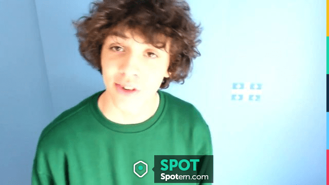 The t-shirt dark green worn by Thomas Gauthier in the YouTube video ...