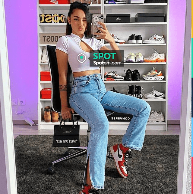 Le crop top porté par Maile Akln sur son compte Instagram @maileakln ...