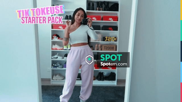 The jogging bottoms pink worn by Maile Akln in his video 24-hour ...