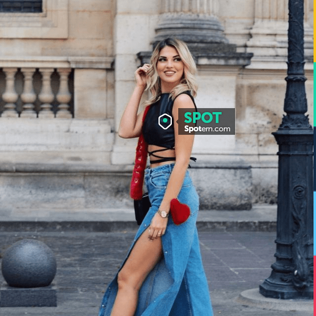 El crop top negro que lleva Tiffany en su cuenta de Instagram @tiffanyk ...