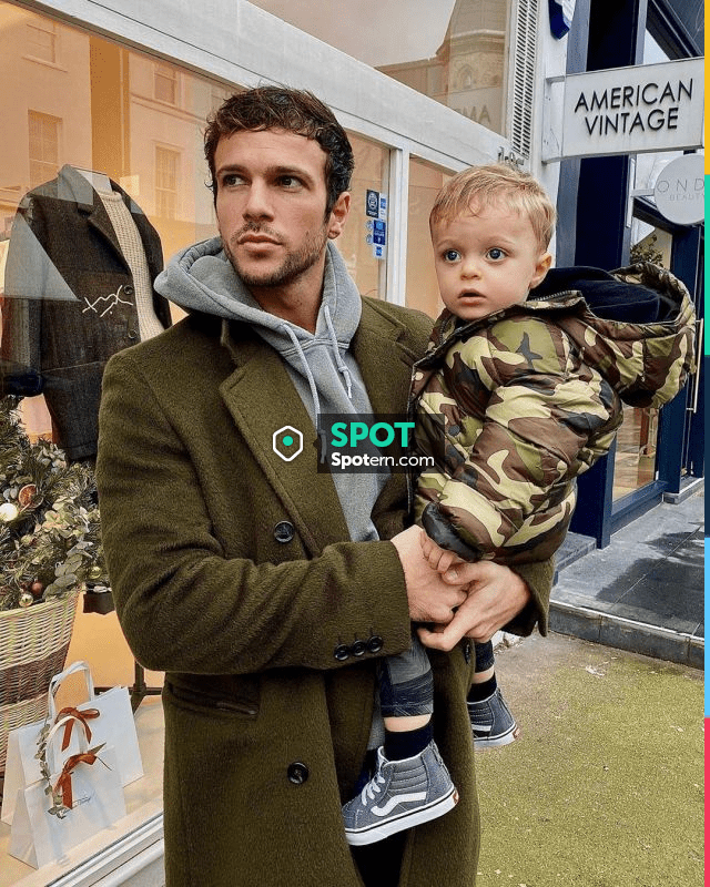 The green mantle worn by Hugo Philip on his account Instagram ...