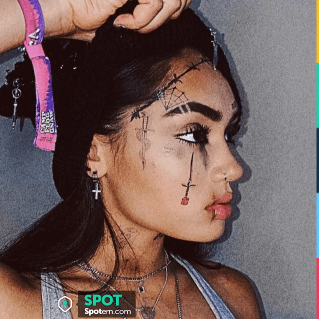 The grey tank top worn by Avani Gregg on his account Instagram @avani ...