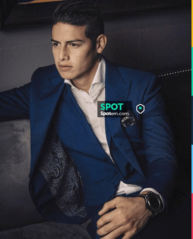 The jacket of dark blue suits of James Rodríguez on his account ...