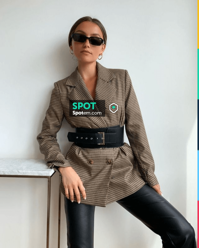 The blazer plaid NA-KD Chloe Bleinc on his account Instagram @chloebbbb | Spotern