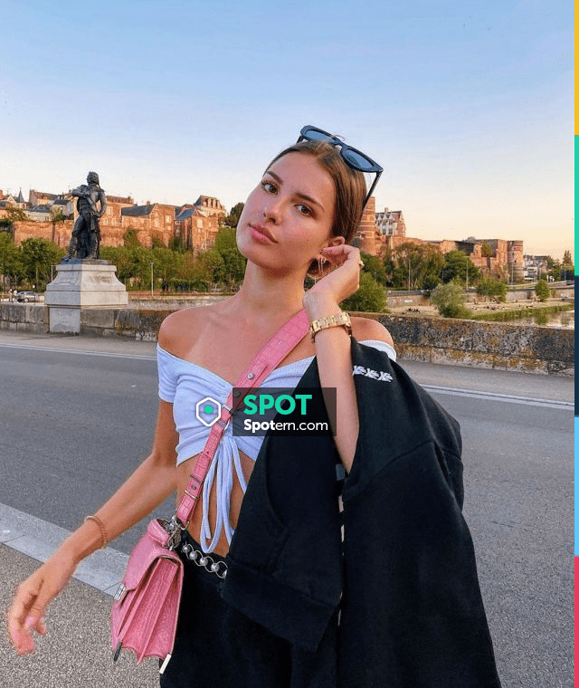 Le crop top porté par Juste Zoé sur son compte Instagram @justezoe_ytb ...
