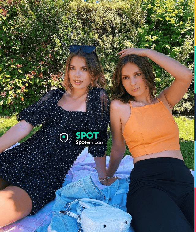 La robe noire à pois blancs portée par Juste Zoé sur son compte ...