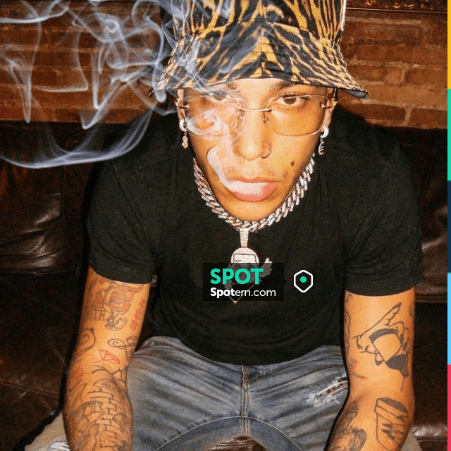 The black t-shirt worn by Sfera Ebbasta on his account Instagram ...