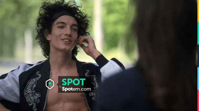 The bomber-black-and-white of Valerio (Jorge López Astorga) in the ...