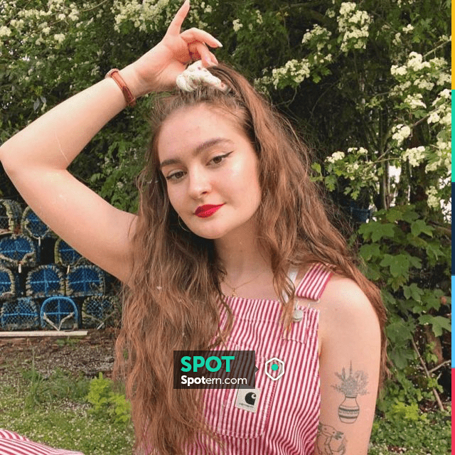 El mono de Carrhartt usado por Esile en su cuenta de Instagram ...