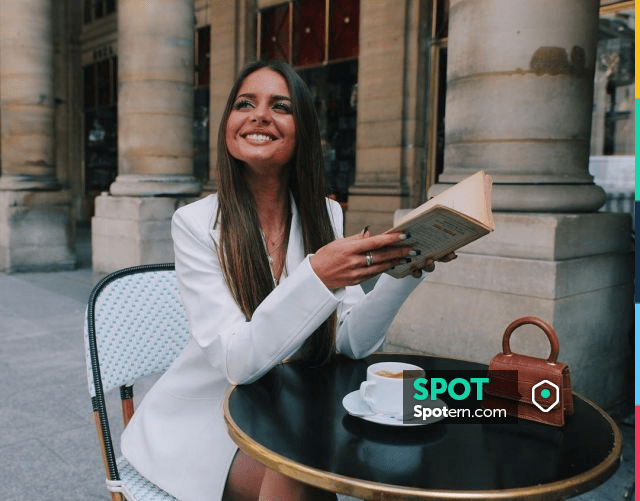 El bolso marrón de Danaé en su cuenta de Instagram @danaemakeup | Spotern