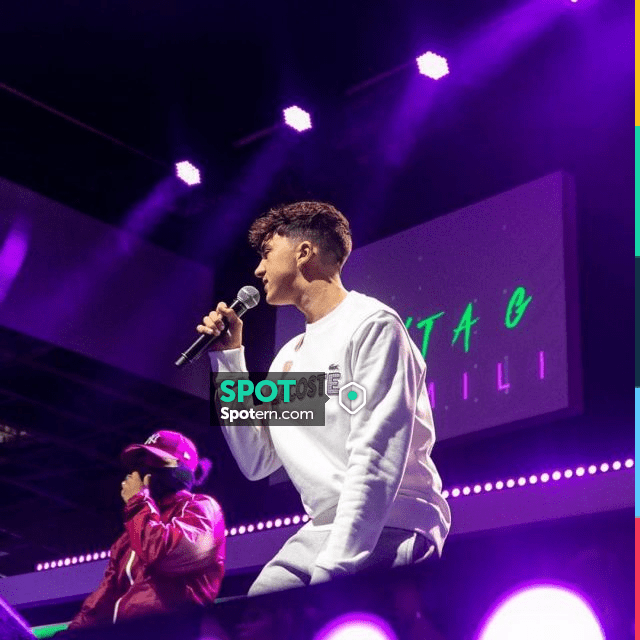 The sweatshirt Lacoste white gray logo worn by Inoxtag on his account ...