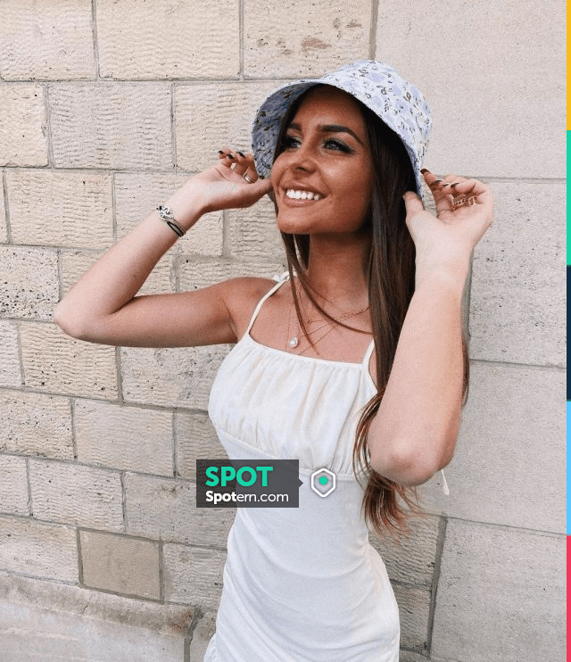 The white dress worn by Danae on his account Instagram @danae | Spotern