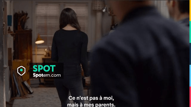 Jules' (Marianne Rendón) joe Colombo diseño carro de plástico amarillo ...