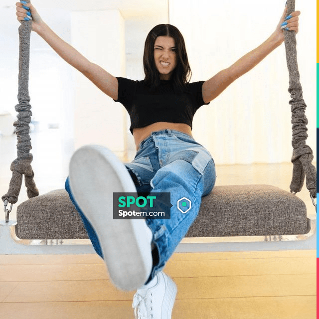 The jean Revice worn by Charli D'amelio on his account Instagram ...