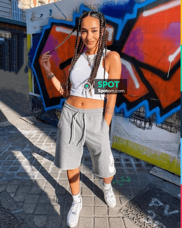 The crop top white worn by Maile Akln on his account Instagram ...